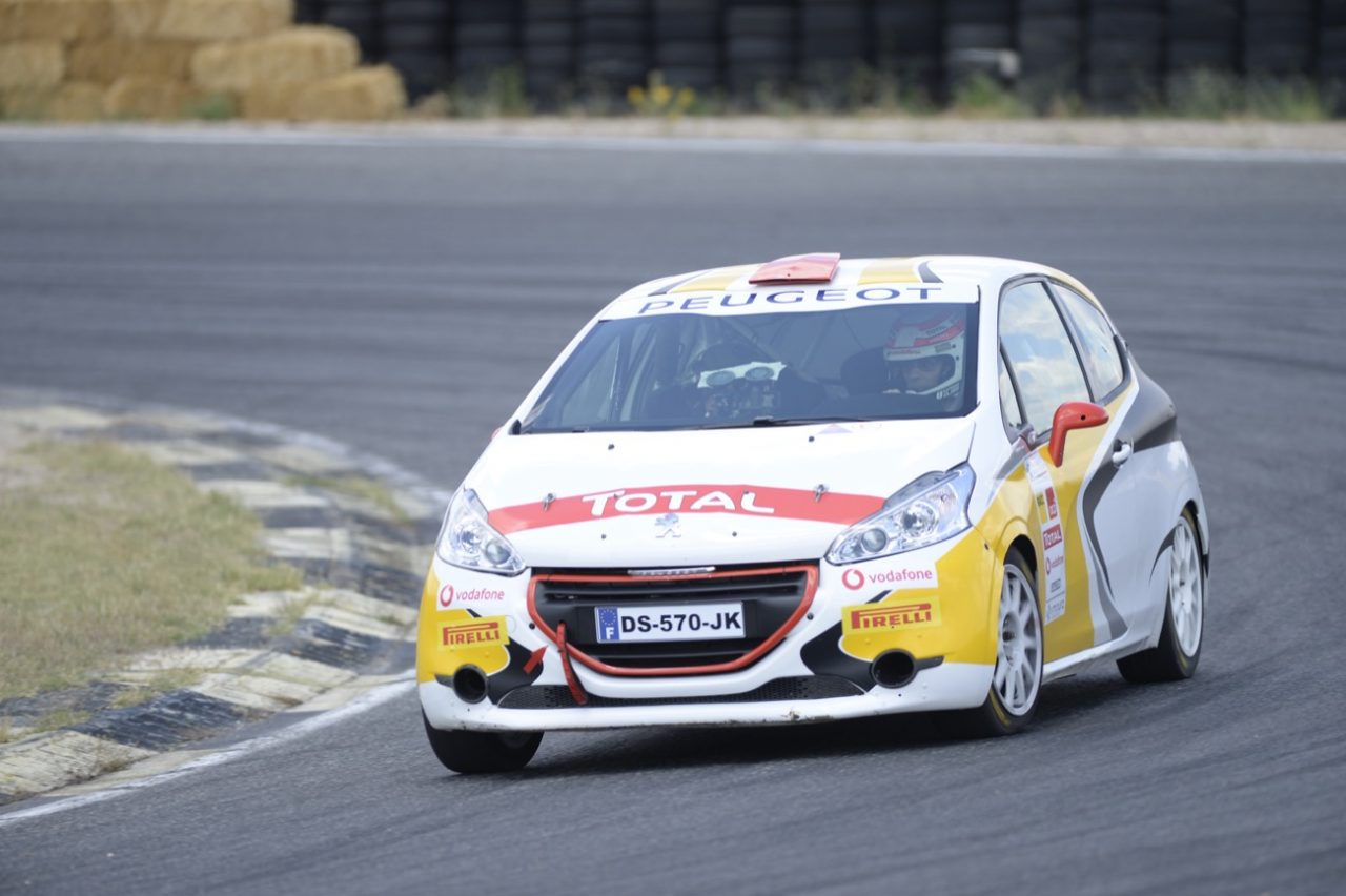 Prueba racing: Peugeot 208 R2, vuelve el Desafío Peugeot